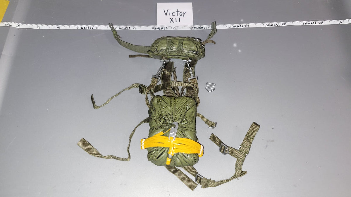 1:6 Scale Modern US Paratrooper Parachute Rig – Zhukov's Attic